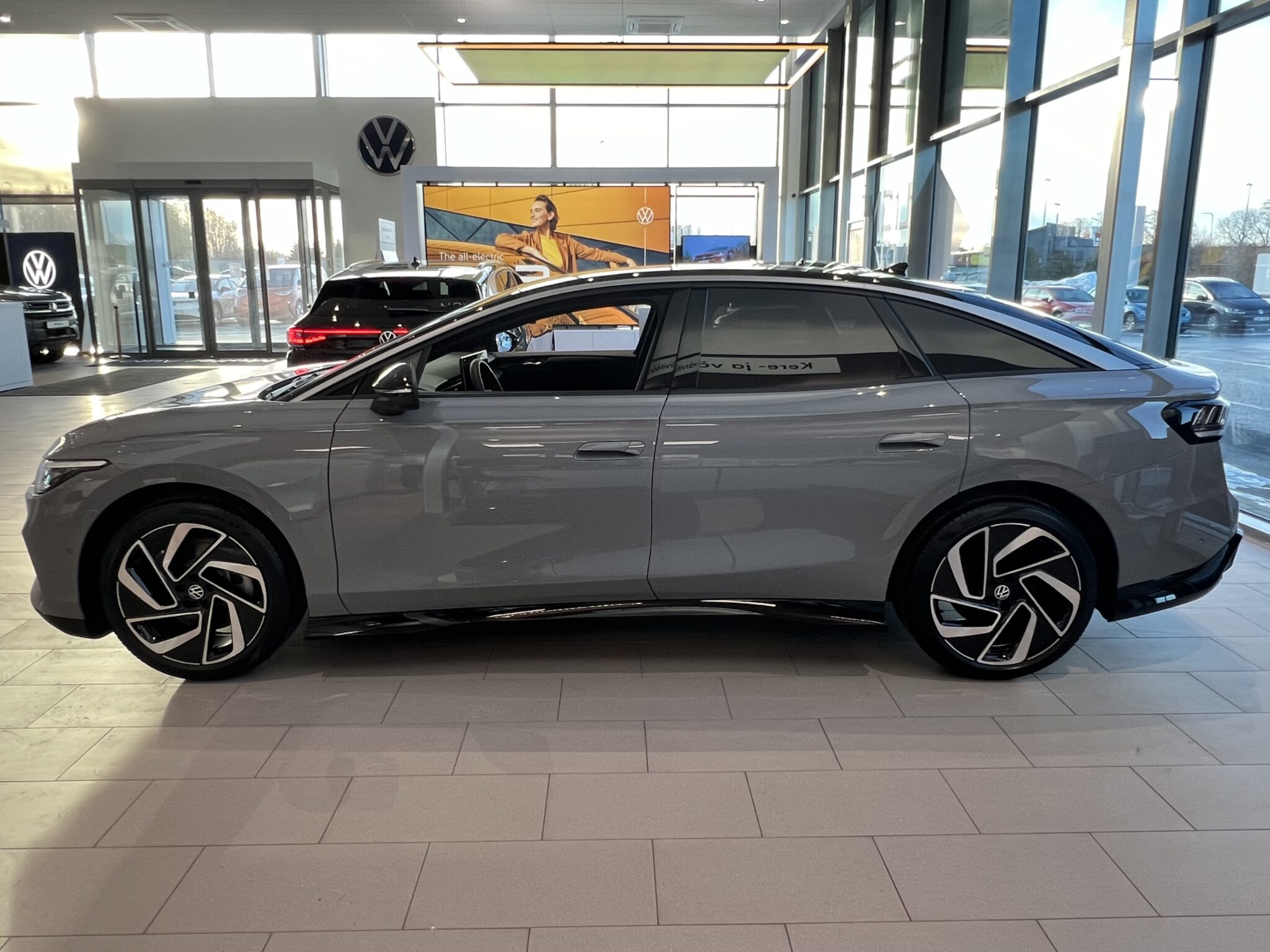 Volkswagen ID.7 77kWh Electric Pro (30 Year Special) – Hertz Lease