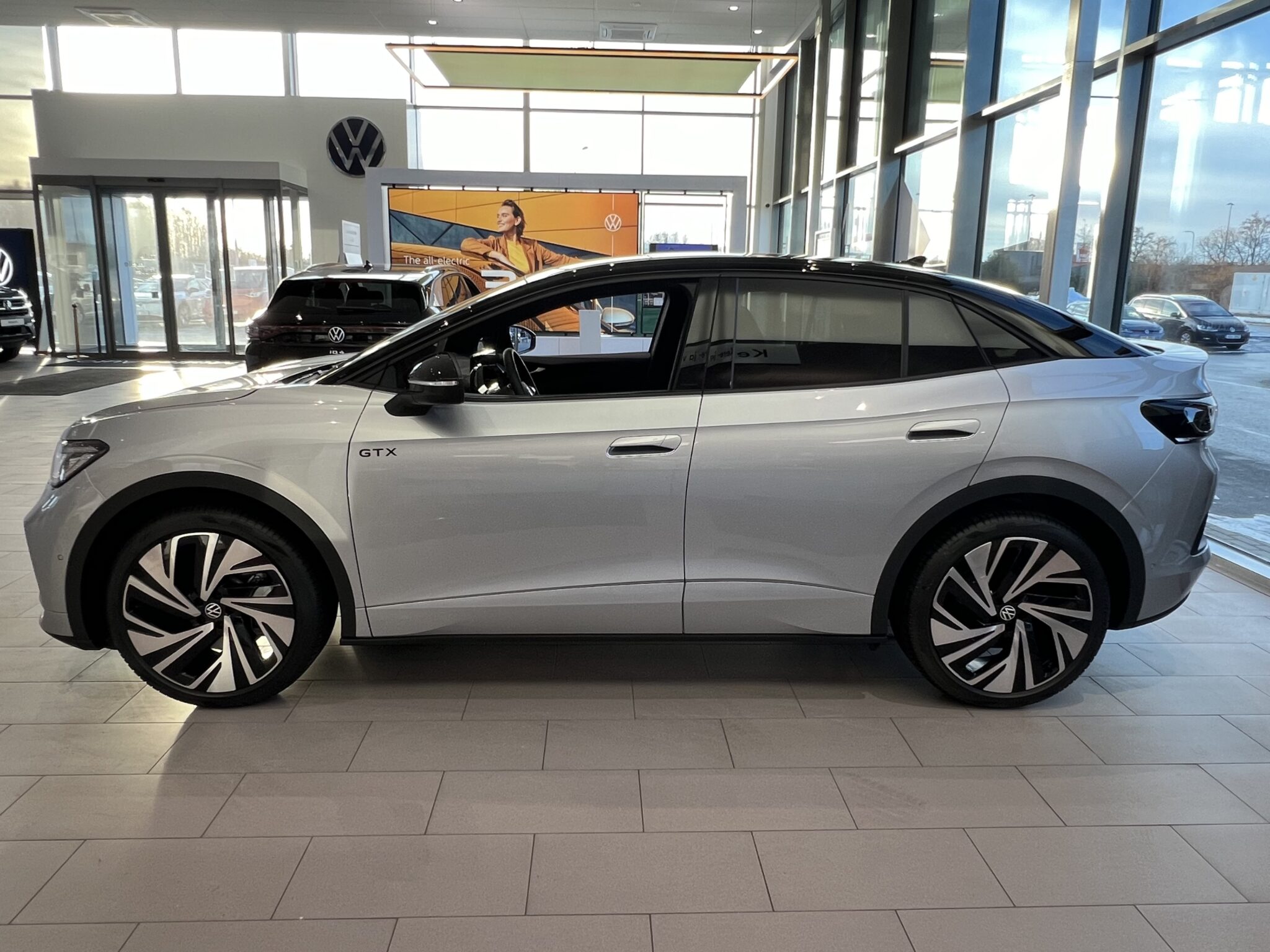 Volkswagen ID.5 77kWh Electric Pro (30 Year Special) – Hertz Lease